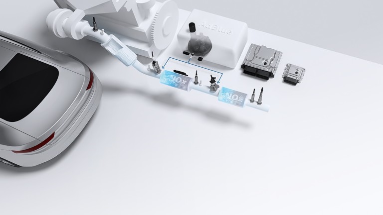 Exhaust-gas treatment with double-injection technology for passenger cars